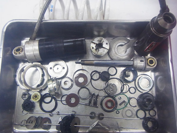 MOTOGUZZI 1100SPORT リヤショックのフルメンテナンスが完了いたしました。 | スクーデリアオクムラ